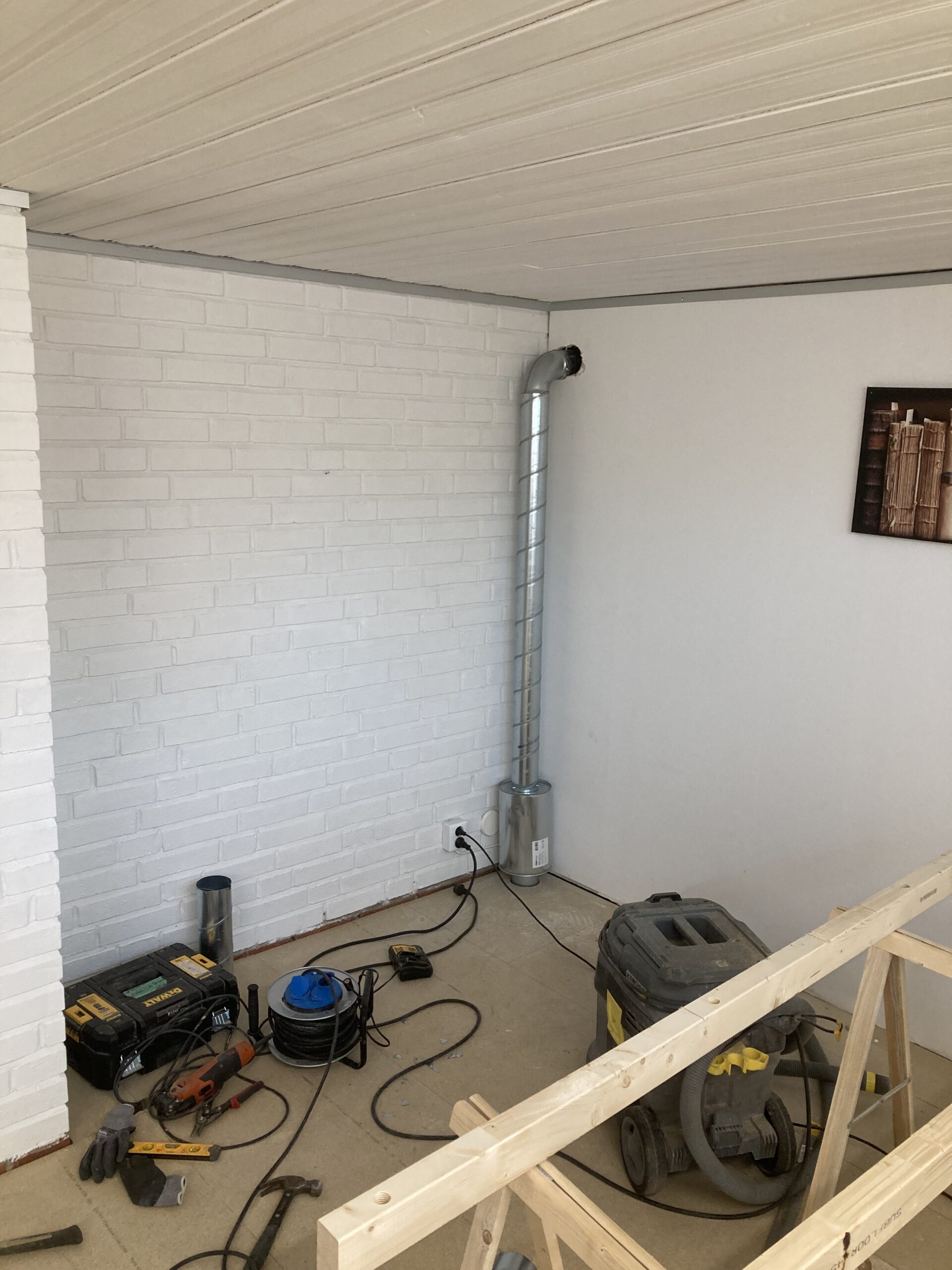 Montage av ventilatilerat golv i Gillestuga - Avfuktningsteknik